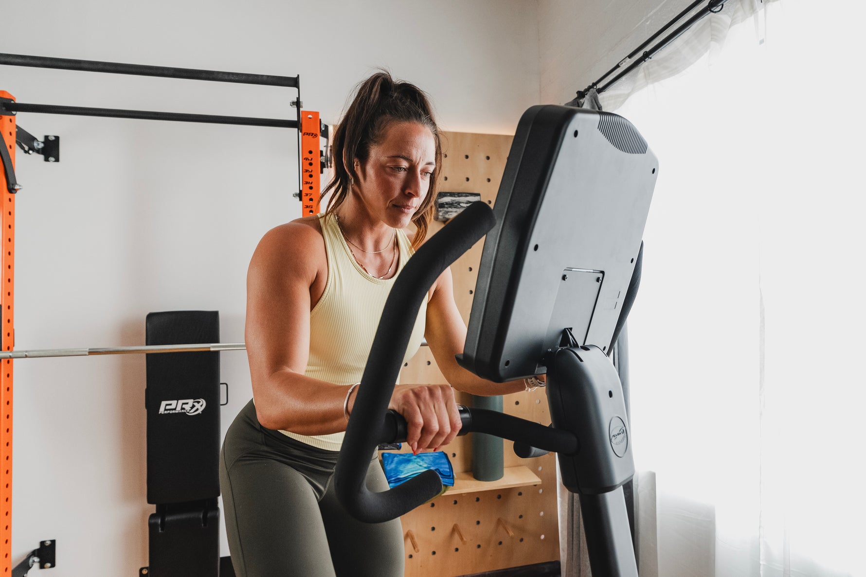Helix® Lateral Elliptical l Train in 3 Planes of Motion – Helix Fitness